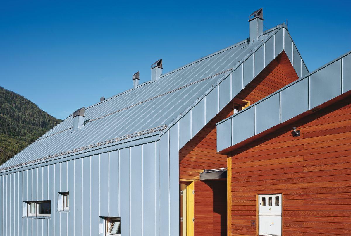 Dach na kątowy rąbek stojący z blachy tytan-cynk